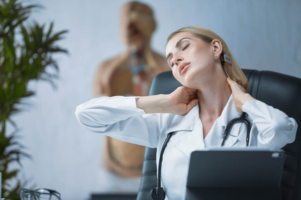 Guide to Turtle Neck Syndrome: Causes, Symptoms & Treatment